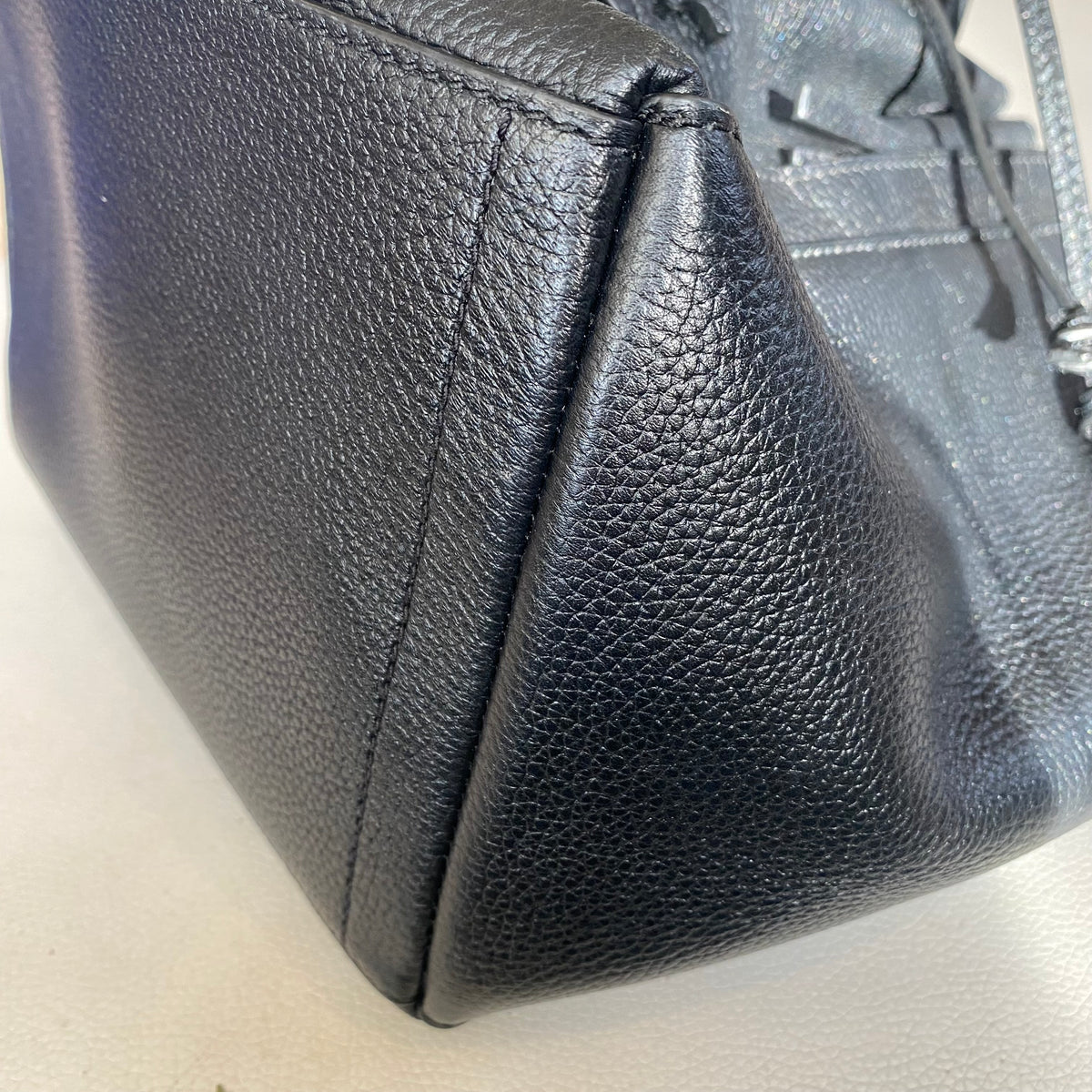 TORY BURCH McGraw Dragonfly Leather Drawstring Bucket Bag – Style ...
